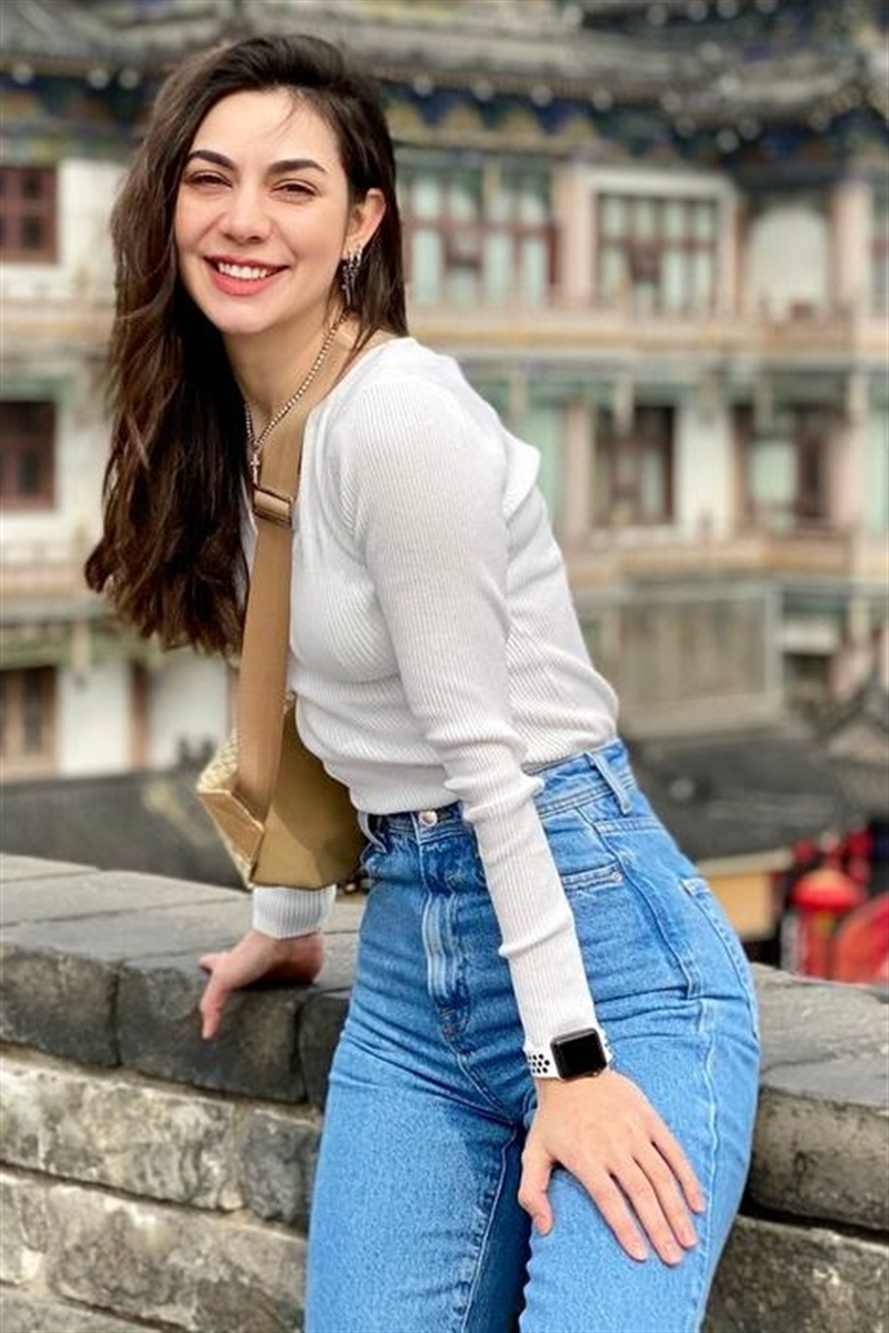 Gorgeous Anna (32 y.o.) from Kiev with Dark Brown hair - ID 975604 ...