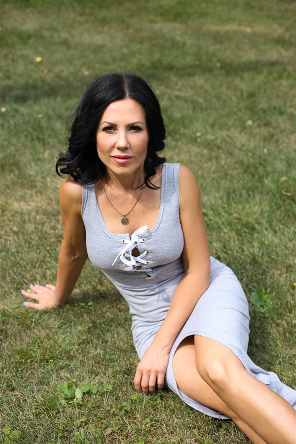 Magnifique Irina (52 ans) de Kharkov avec aux cheveux Noirs - ID 429597 | LadaDate