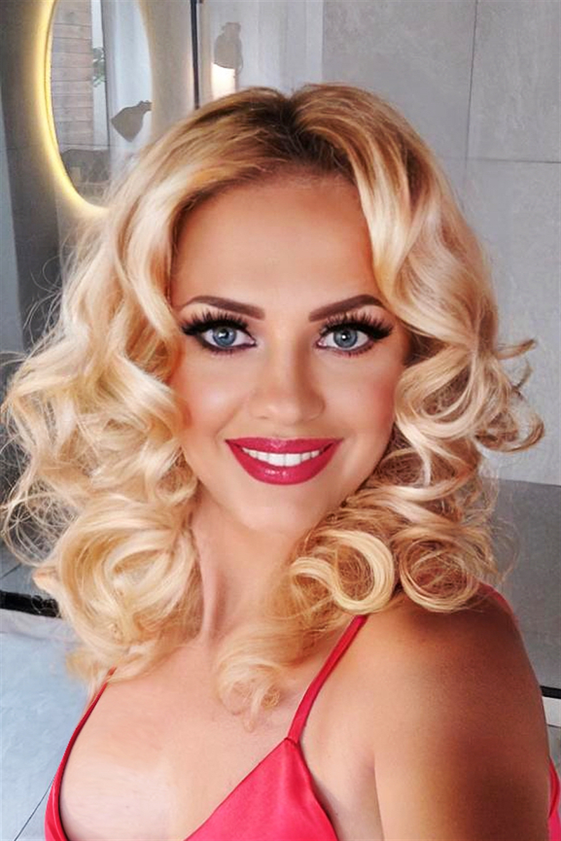 Beautiful Alena (37 y.o.) from Kiev with Blonde hair - ID 143574 | LadaDate