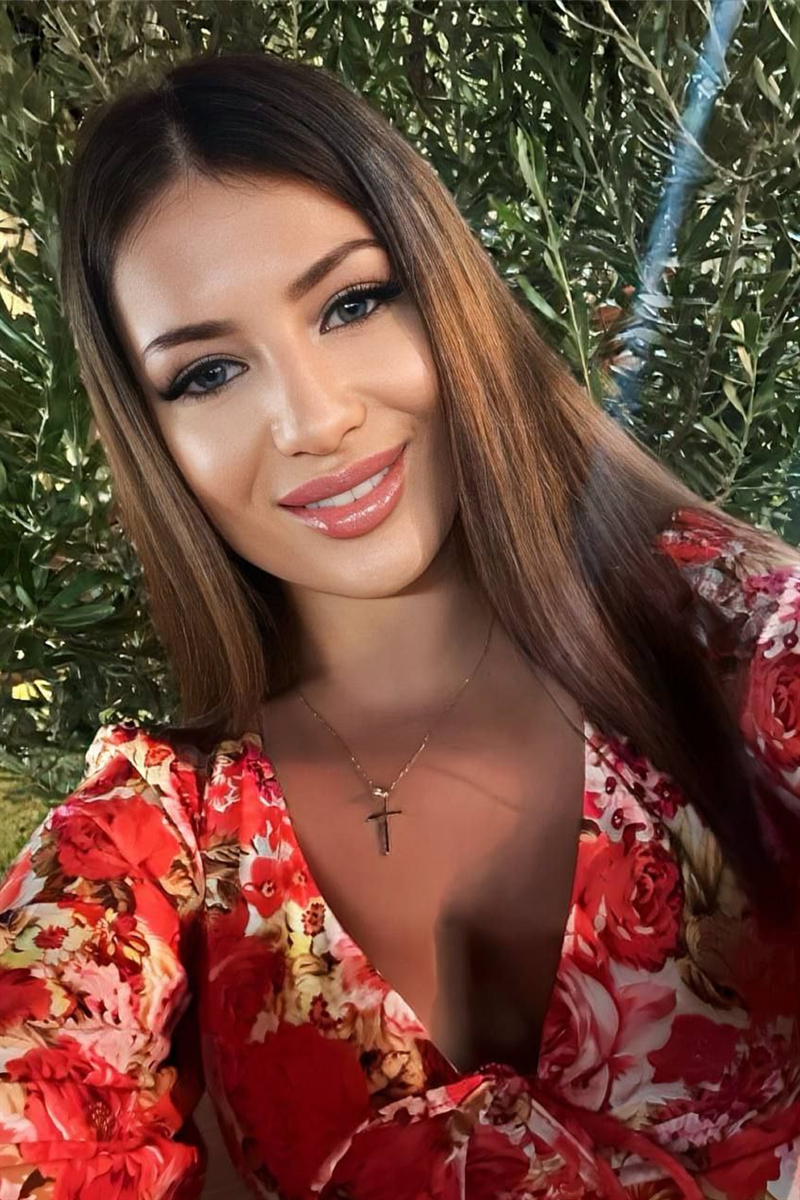 Gorgeous Olga (28 y.o.) from Odessa with Black hair - ID 102070 | LadaDate