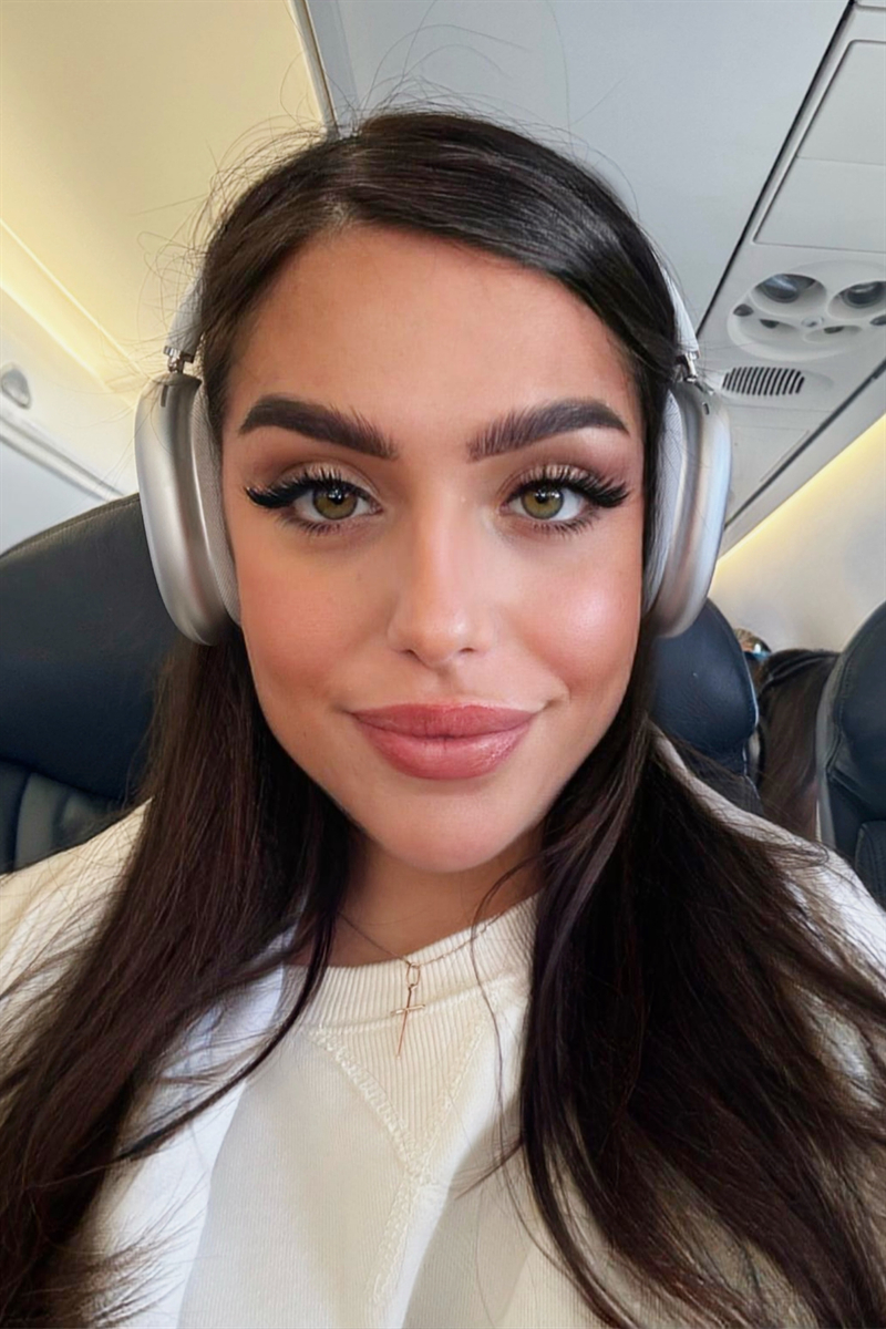 Gorgeous Alina (25 y.o.) from Paris with Dark Brown hair - ID 235119 ...