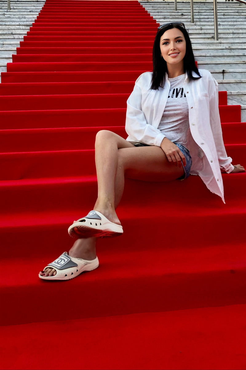 Wonderful Olha (44 y.o.) from Cannes with Black hair - ID 127419 | LadaDate