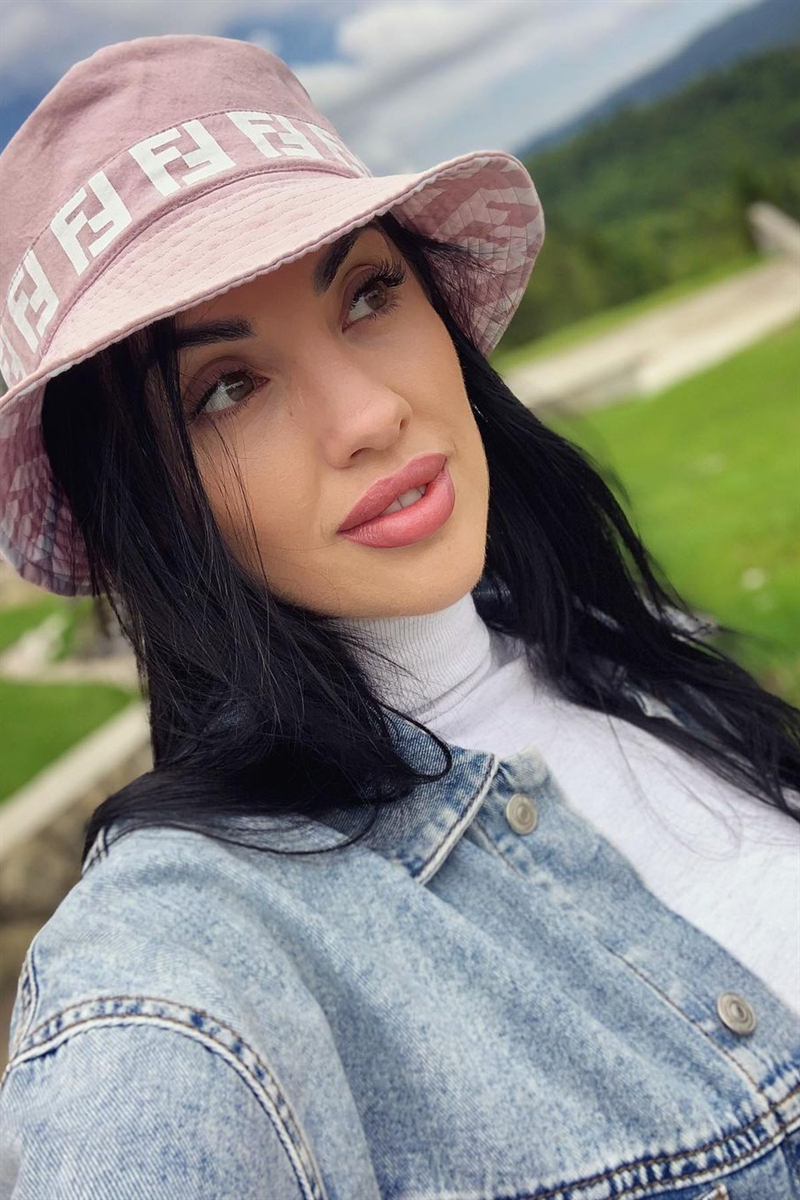 Cute Natalya (43 y.o.) from Dnepr with Black hair - ID 220096 | LadaDate