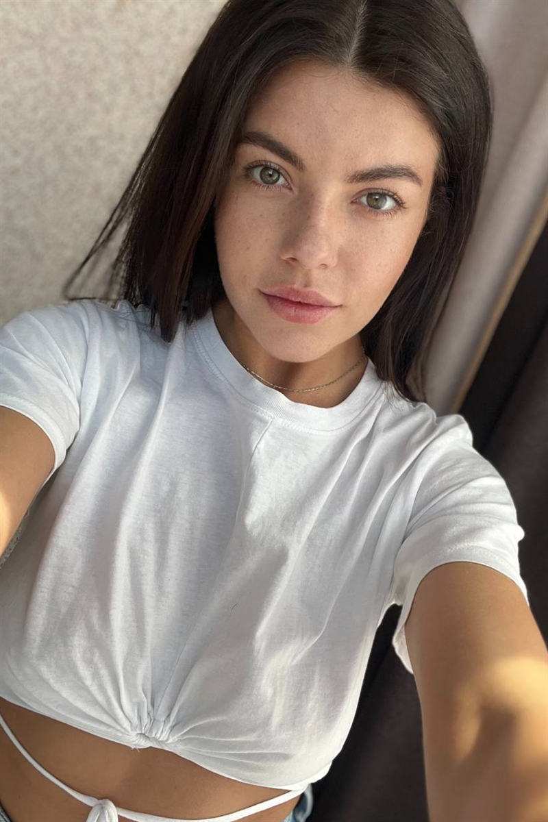 Beautiful Diana 27 Y O From Lutsk With Black Hair Id 219007 Ladadate