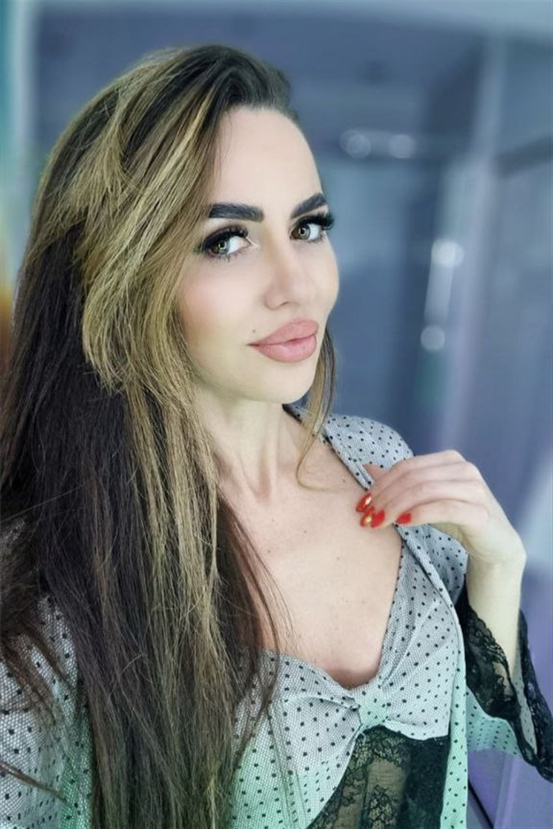 Wonderful Olena (44 y.o.) from London with Dark Brown hair - ID 886443 ...