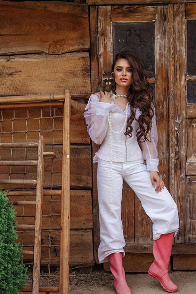 Beautiful Olga (25 y.o.) from Bender with Dark Brown hair - ID 682467 ...