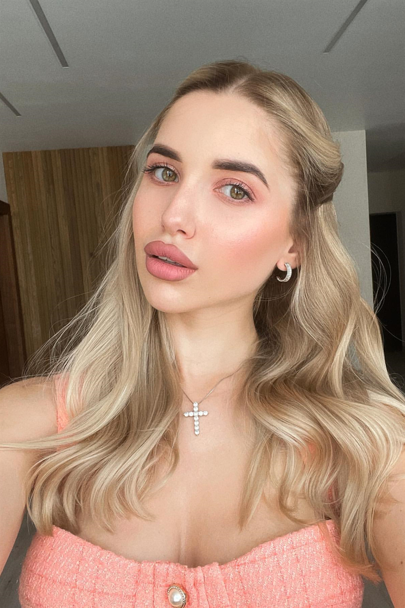 Wonderful Daria (25 y.o.) from Kyiv with Blonde hair - ID 696095 | LadaDate