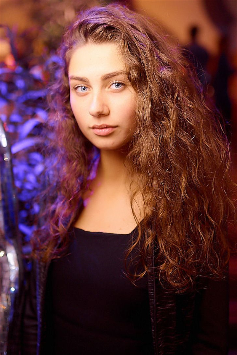 Charming Victoria (28 y.o.) from Kiev with Dark Brown hair - ID 995151 ...