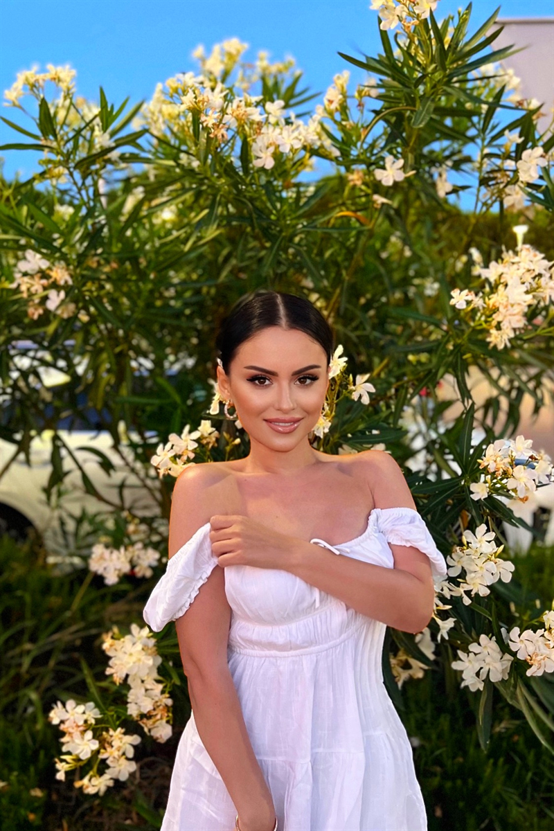 Czech girl Elena from Prague with Dark Brown hair 30yo - ID 913948 ...