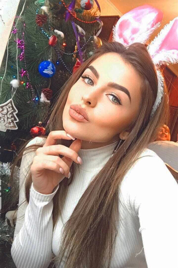 Beautiful Anna (27 y.o.) from Kyiv with Light Brown hair - ID 293217 ...