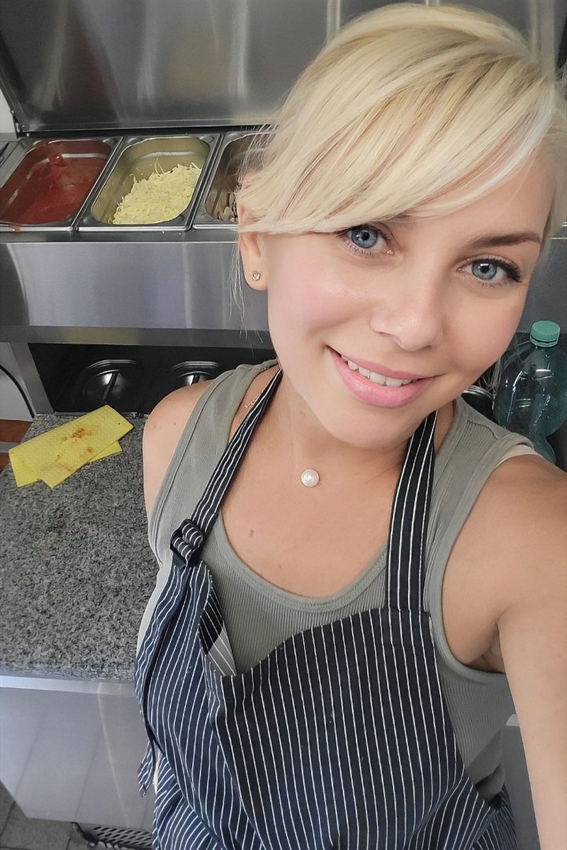 Dating a german woman Lina from München with Blonde hair 54yo - ID ...