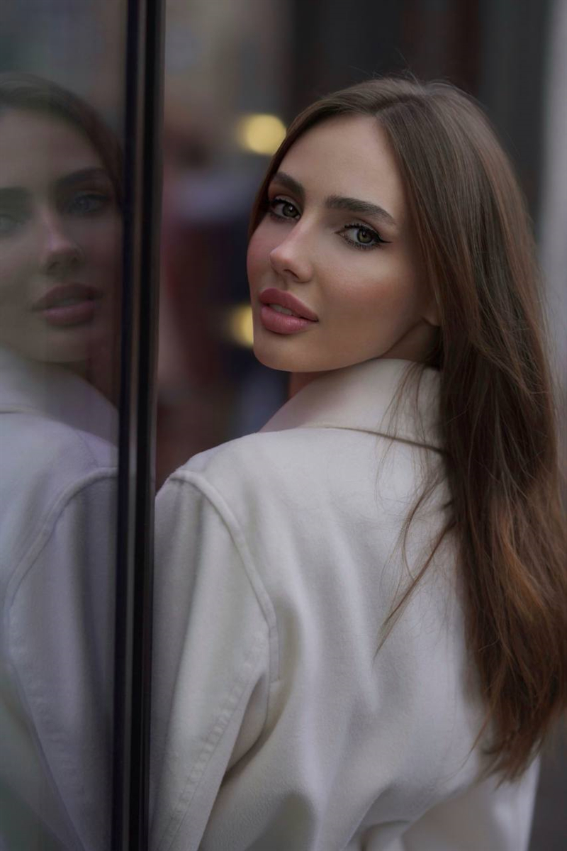 Beautiful Daniella (29 y.o.) from Vienna with Dark Brown hair - ID 428880 | LadaDate