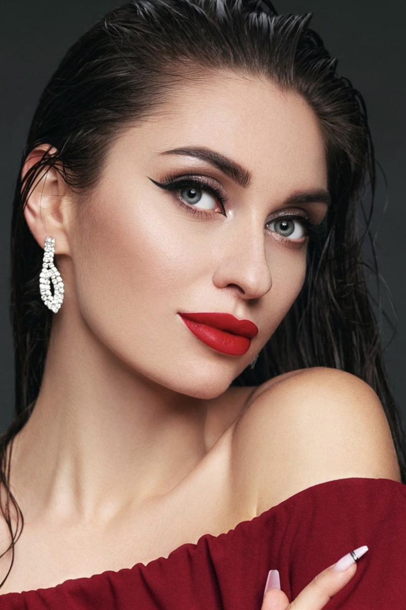 Charming Alina (32 y.o.) from Kharkov with Dark Brown hair - ID 178283 ...