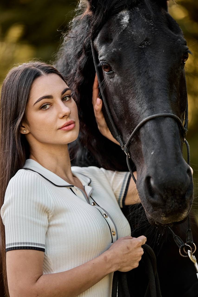 Gorgeous Maria (33 y.o.) from Kropyvnytskyi with Dark Brown hair - ID ...
