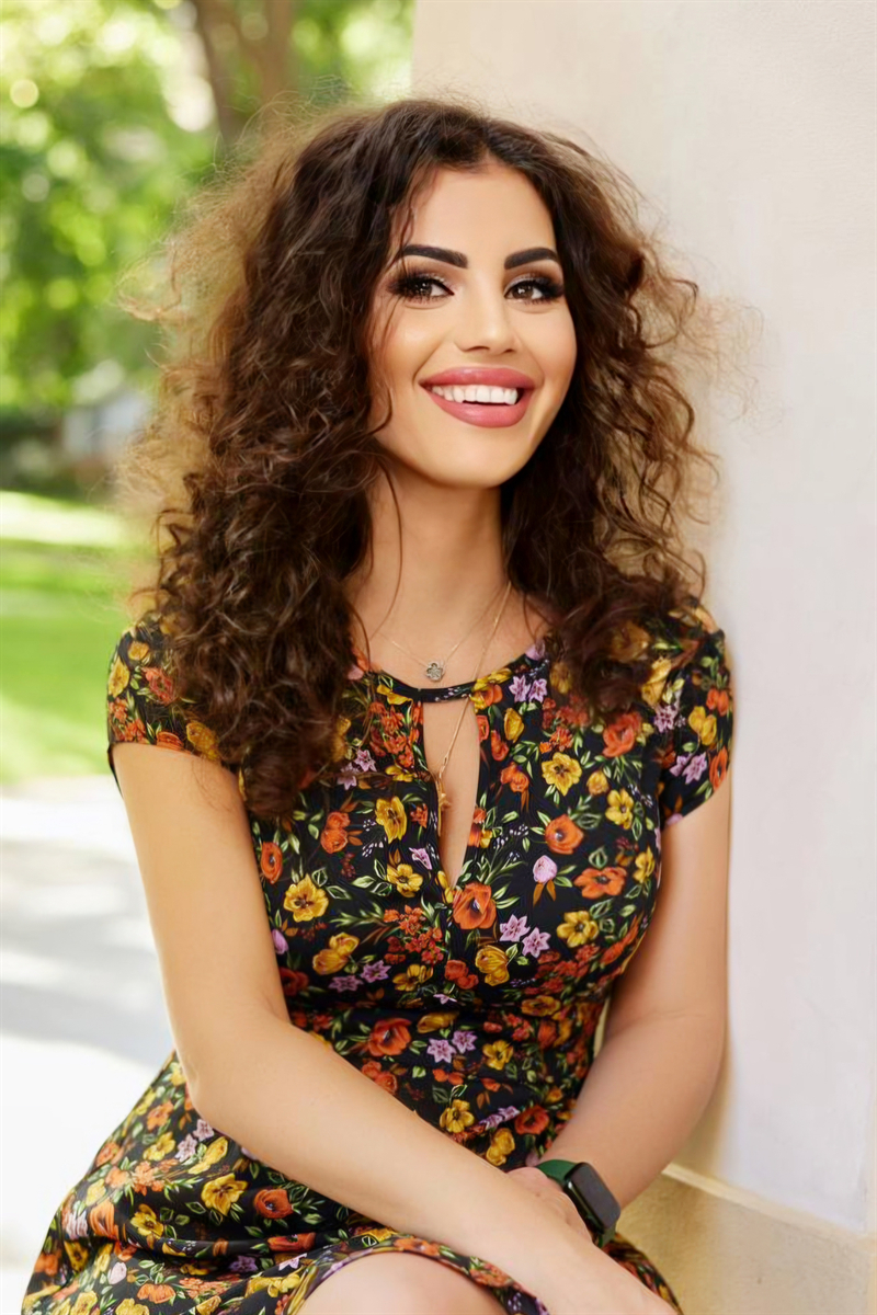 Beautiful Yulia (34 y.o.) from Odessa with Dark Brown hair - ID 767373 ...