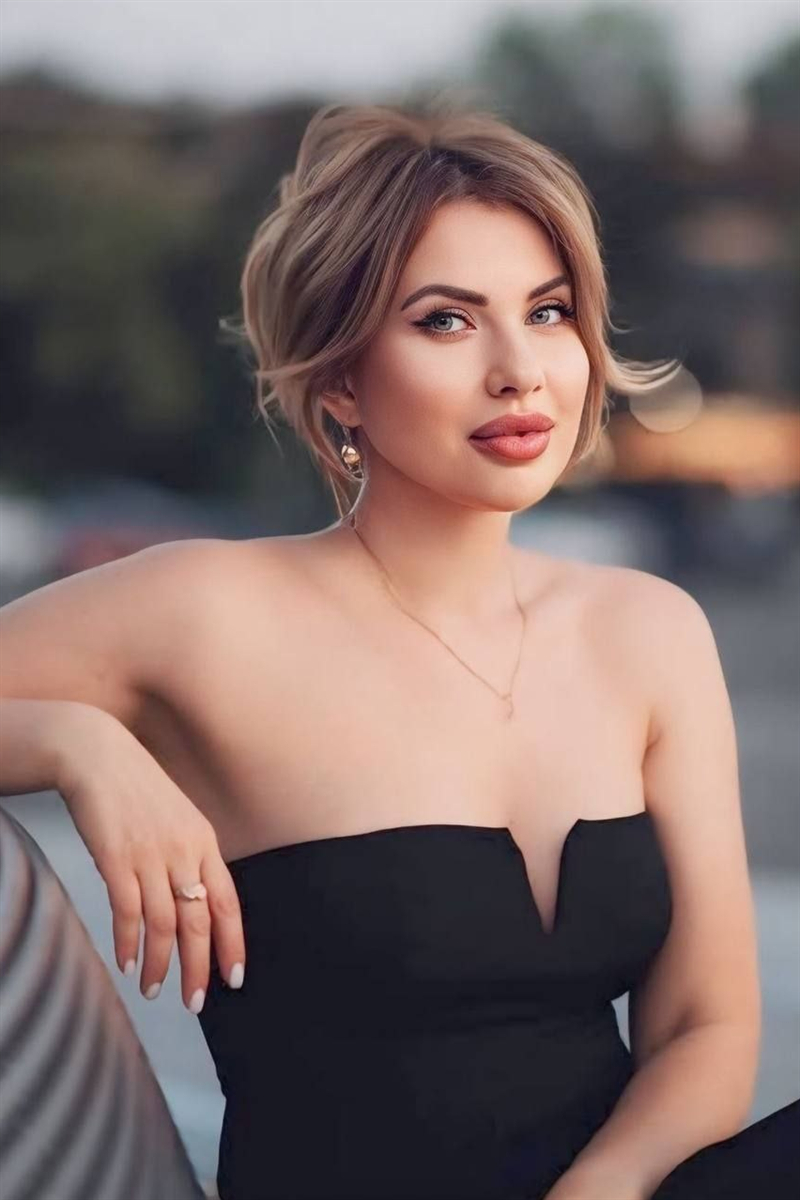 Wonderful Anna (41 y.o.) from Kharkov with Blonde hair - ID 612289 | LadaDate