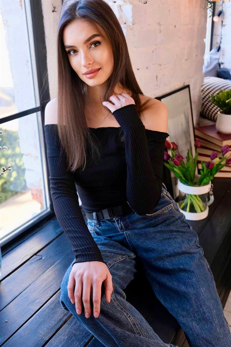 Wonderful Liubov (36 y.o.) from Napoli with Dark Brown hair - ID 583497 ...