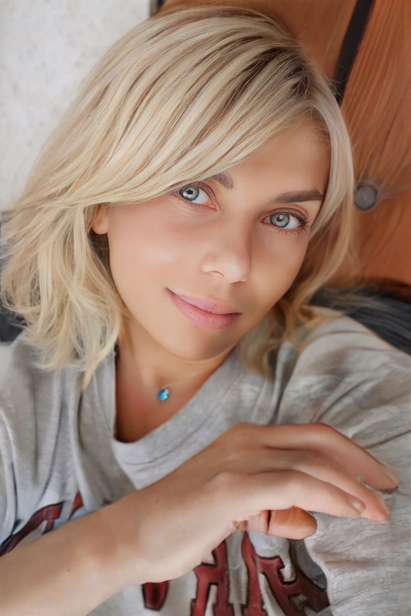 Dating a german woman Lina from München with Blonde hair 54yo - ID ...