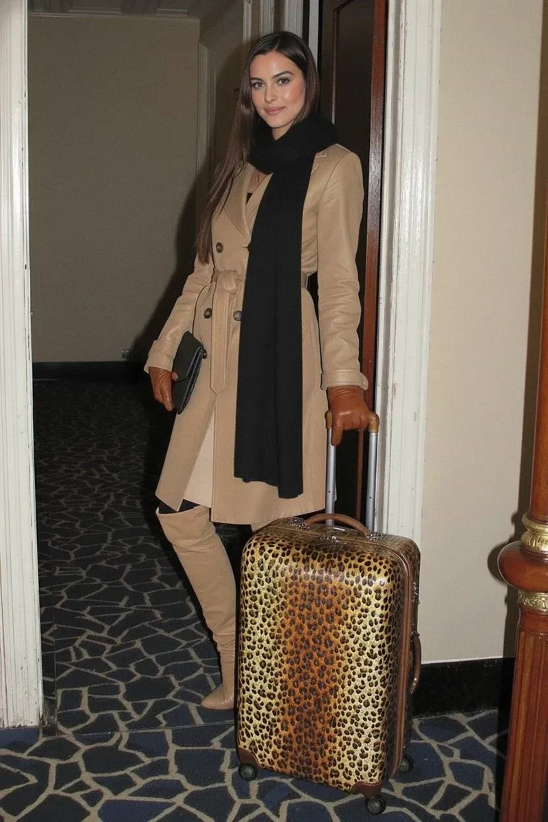 Wonderful Sandra (44 y.o.) from Rotterdam with Dark Brown hair - ID 653493 | LadaDate