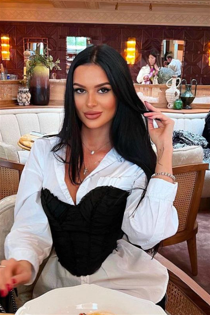 Charming Kateryna (31 y.o.) from Cascais with Black hair - ID 409254 ...