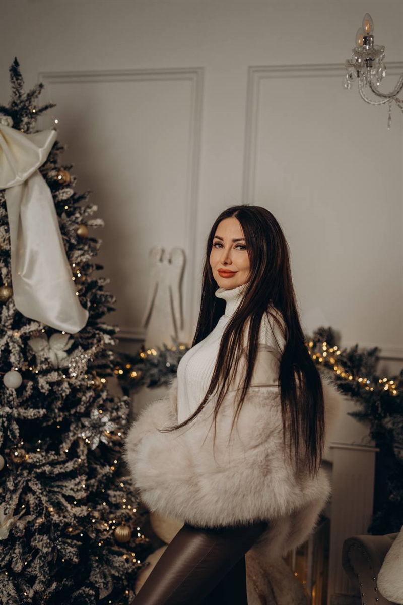 Beautiful Anna (39 y.o.) from Nikopol with Dark Brown hair - ID 530689 ...