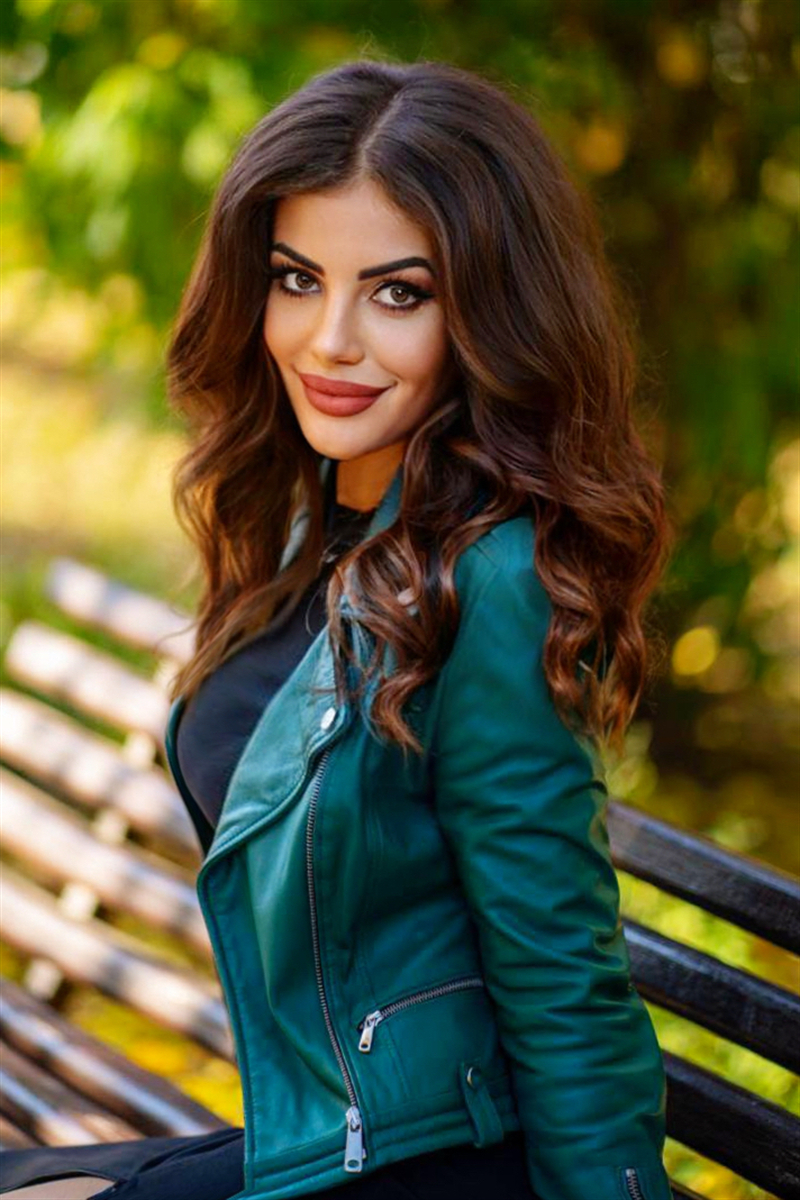 Beautiful Yulia (35 y.o.) from Odessa with Dark Brown hair - ID 767373 ...