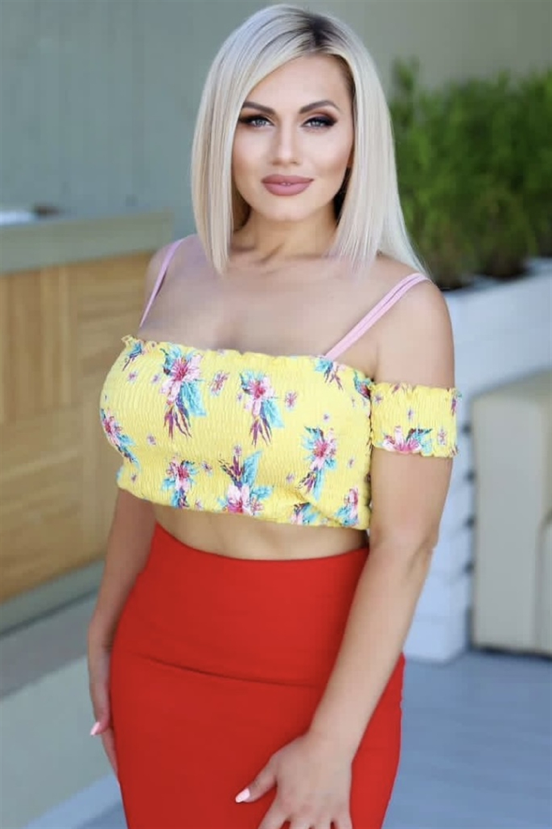 Charming Julia (47 y.o.) from Odessa with Blonde hair - ID 908946 | LadaDate