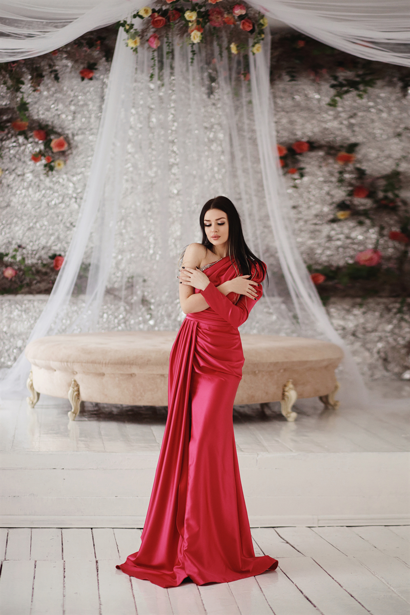 Charming Darya (25 y.o.) from Warsaw with Black hair - ID 719654 | LadaDate