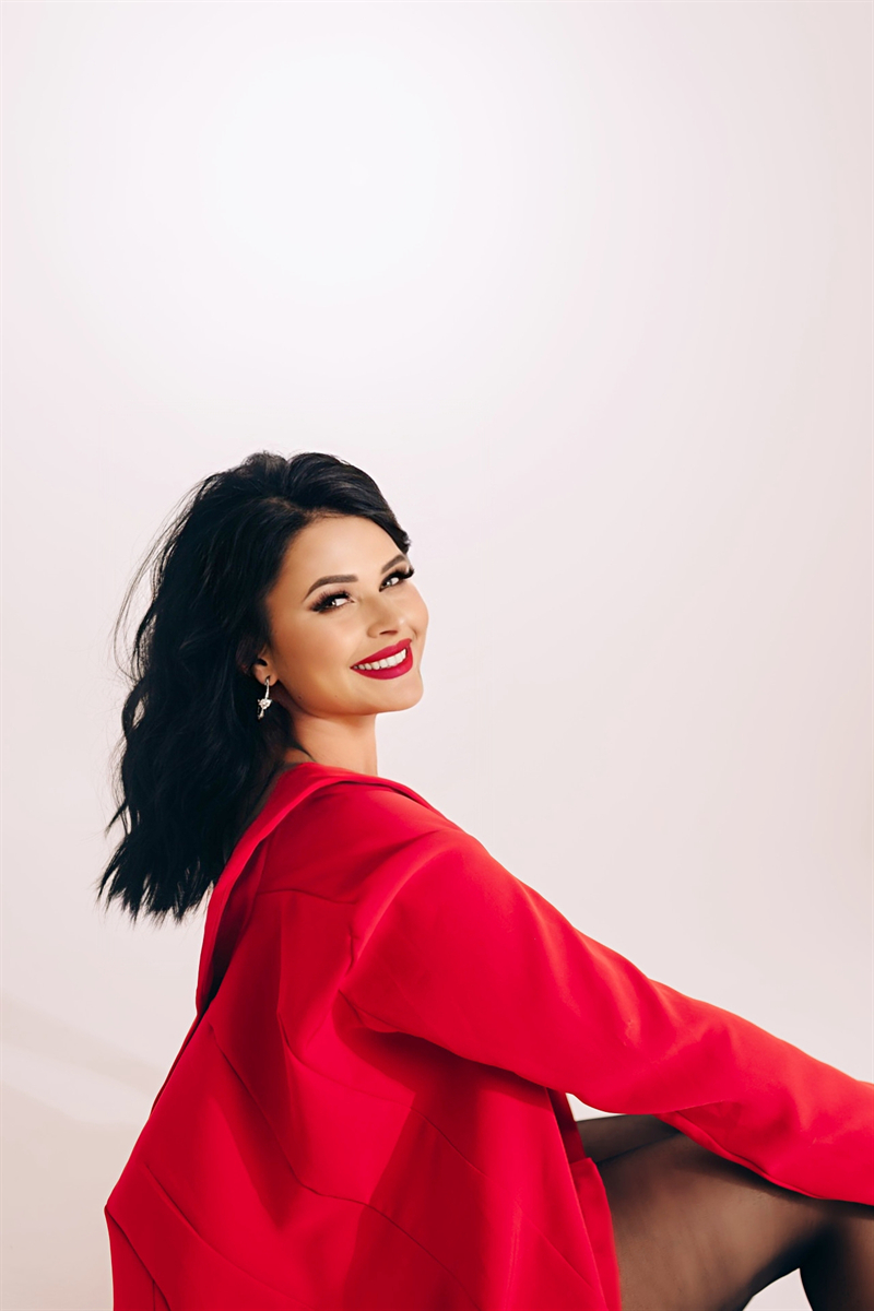 Wonderful Vladislava (31 y.o.) from Khmelnytskyi with Dark Brown hair ...