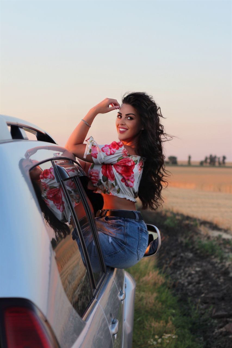 Beautiful Oksana (37 y.o.) from FORLI with Dark Brown hair - ID 270906 ...