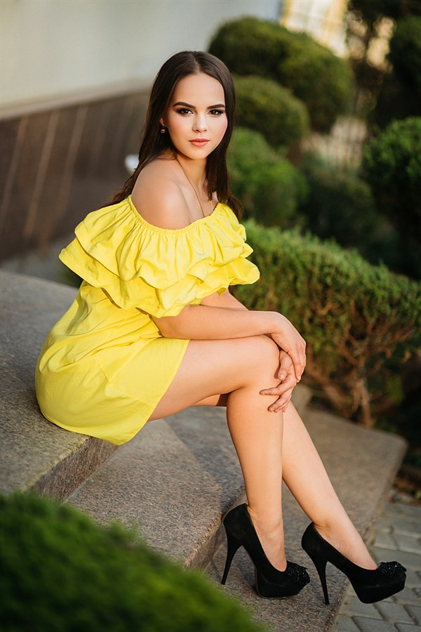 Beautiful Elizabet (28 y.o.) from Nikolaev with Dark Brown hair - ID ...