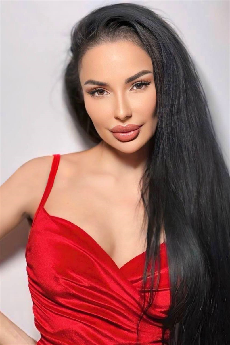 Gorgeous Veronika 45 Y O From Kiev With Black Hair Id 829027