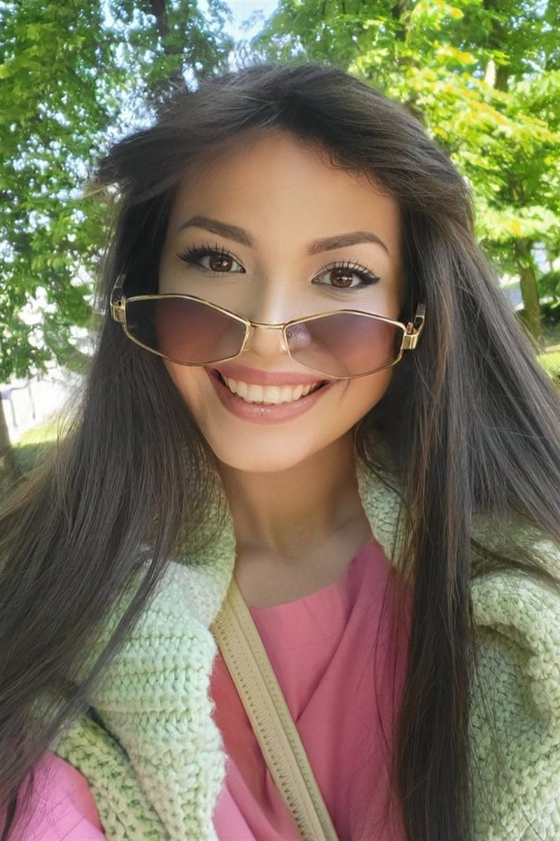 Beautiful Julia (36 y.o.) from Lviv with Dark Brown hair - ID 725238 ...