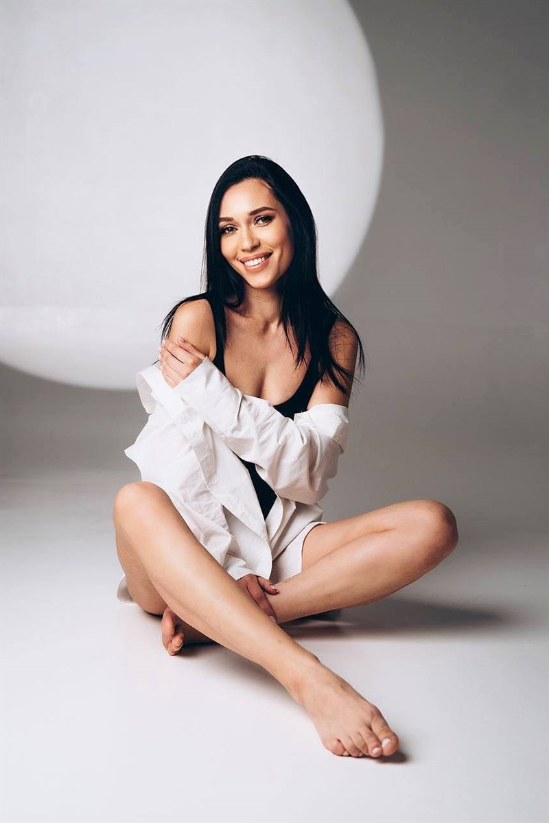 Wonderful Iryna (38 y.o.) from Ivano-Frankovsk with Dark Brown hair - ID 546080 | LadaDate