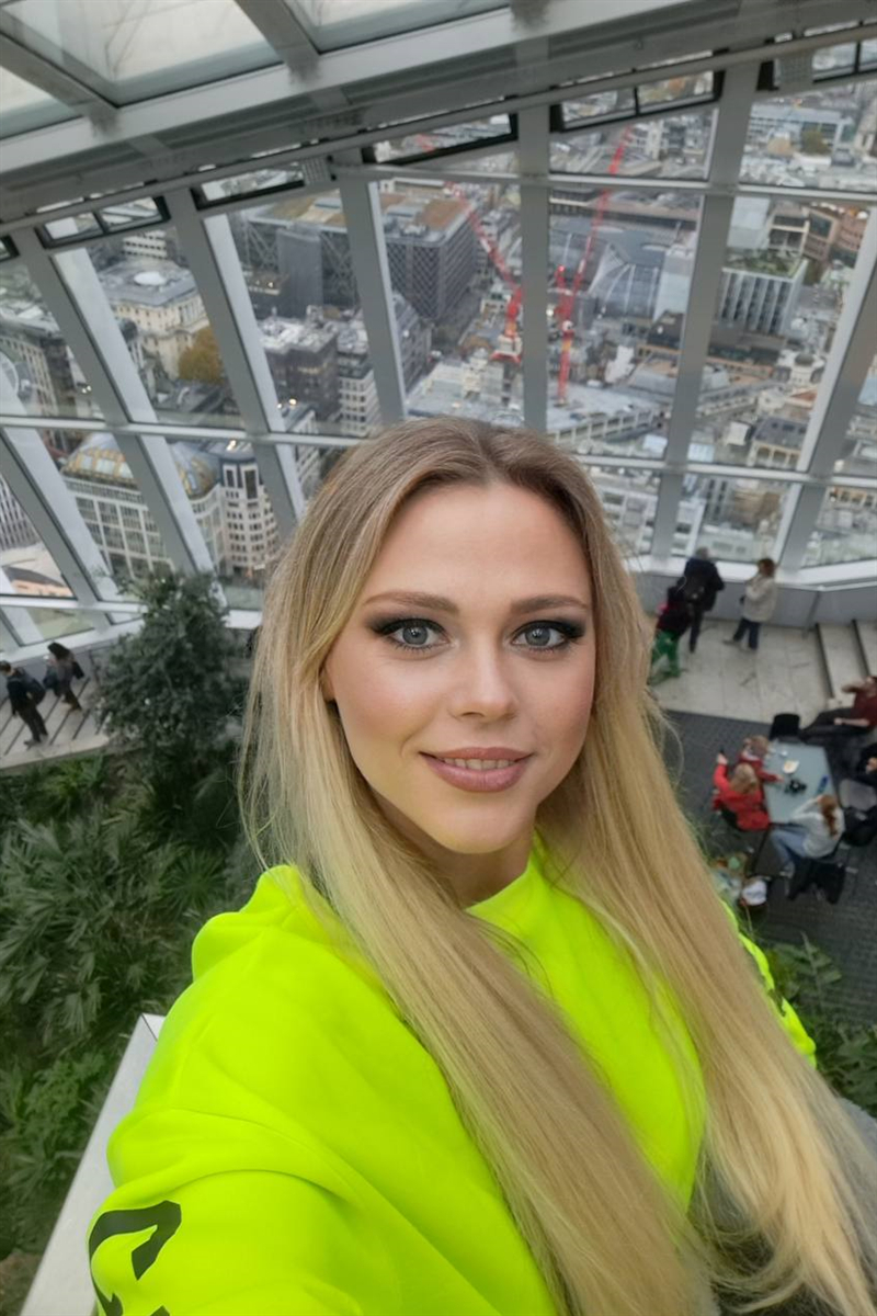Beautiful Daina (43 y.o.) from Hull with Blonde hair - ID 850270 | LadaDate