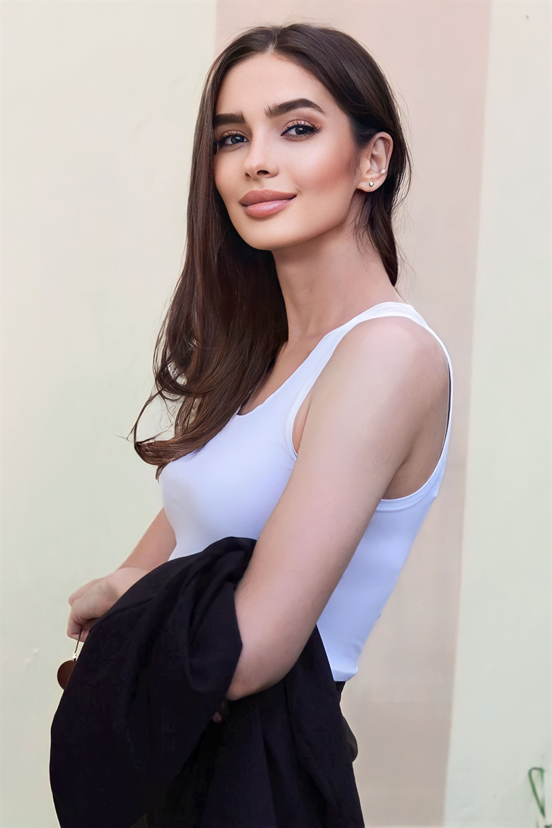 Wonderful Liubov (36 y.o.) from Napoli with Dark Brown hair - ID 583497 ...