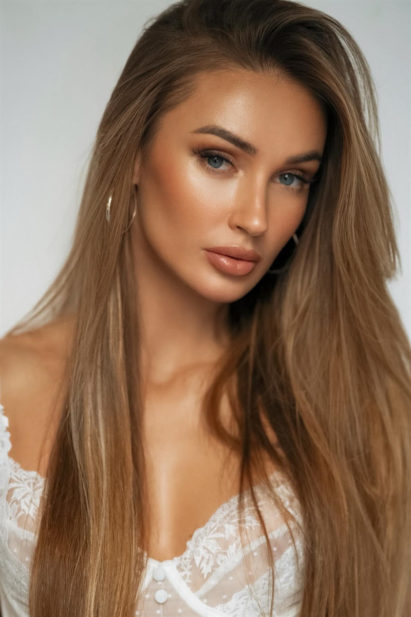 Beautiful Anna-Karolina (40 y.o.) from Warsaw with Light Brown hair - ID 829561 | LadaDate