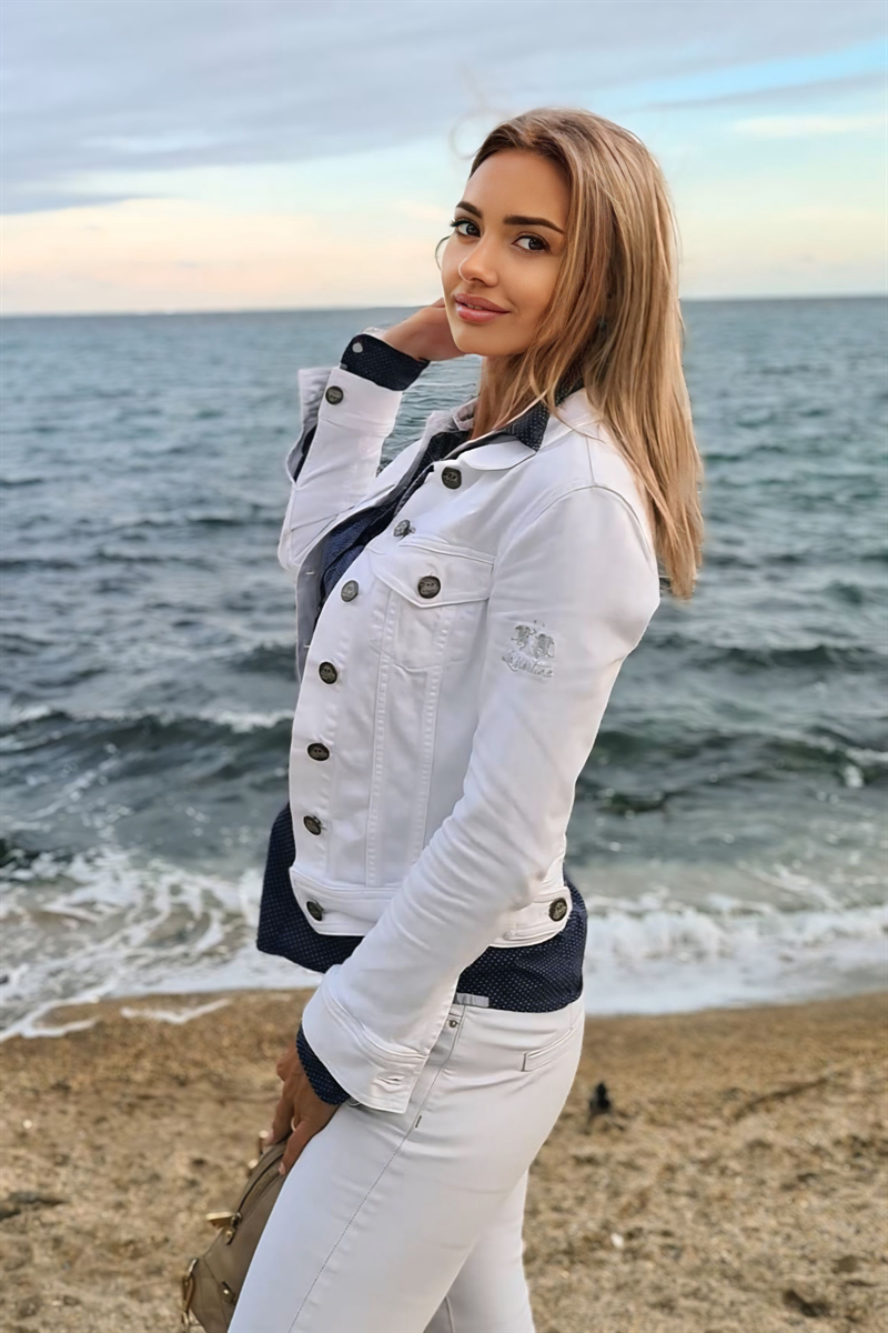 Beautiful Czech Girl Irina From Praha With Blonde Hair 45yo Id 211352
