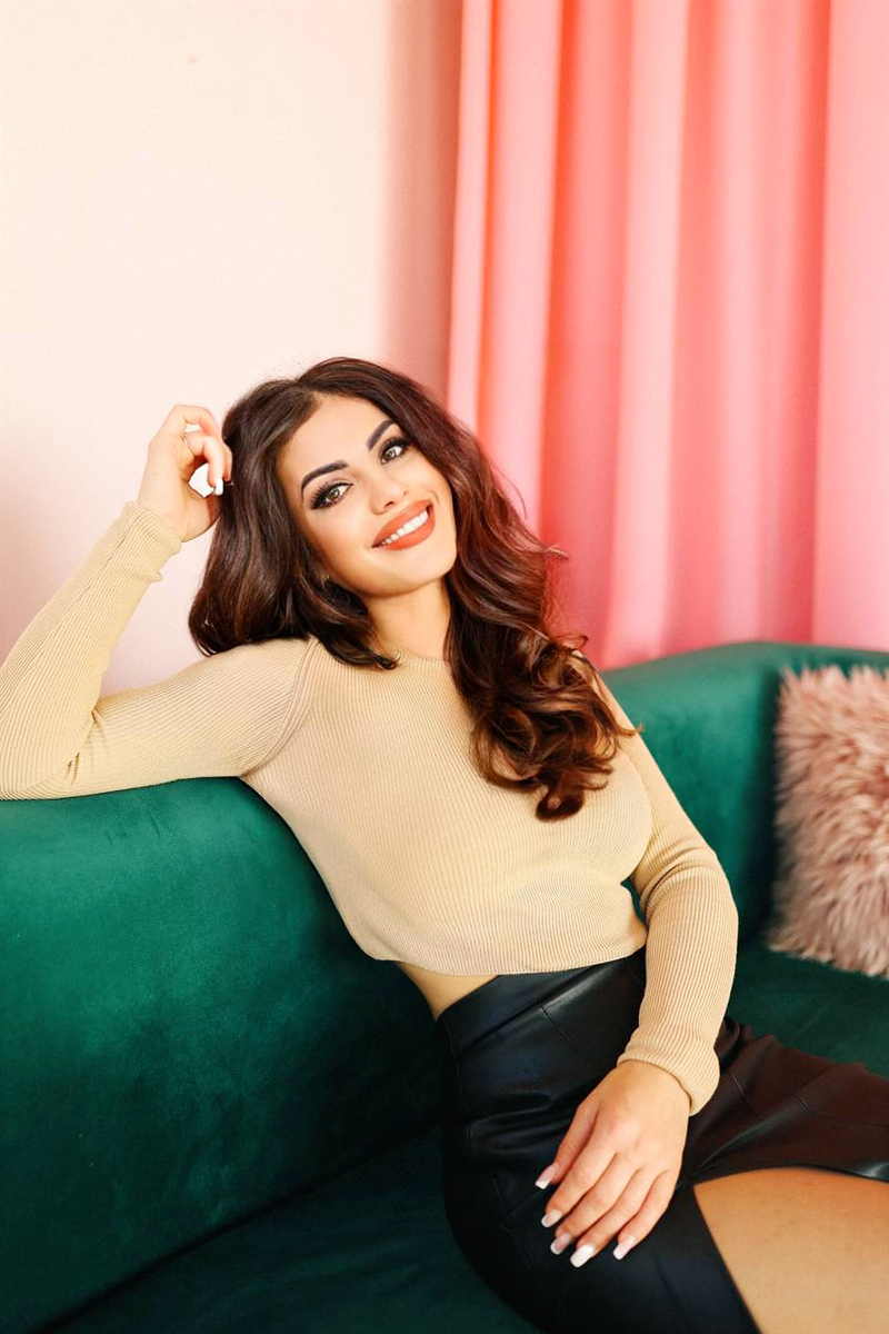 Beautiful Yulia (35 y.o.) from Odessa with Dark Brown hair - ID 767373 ...