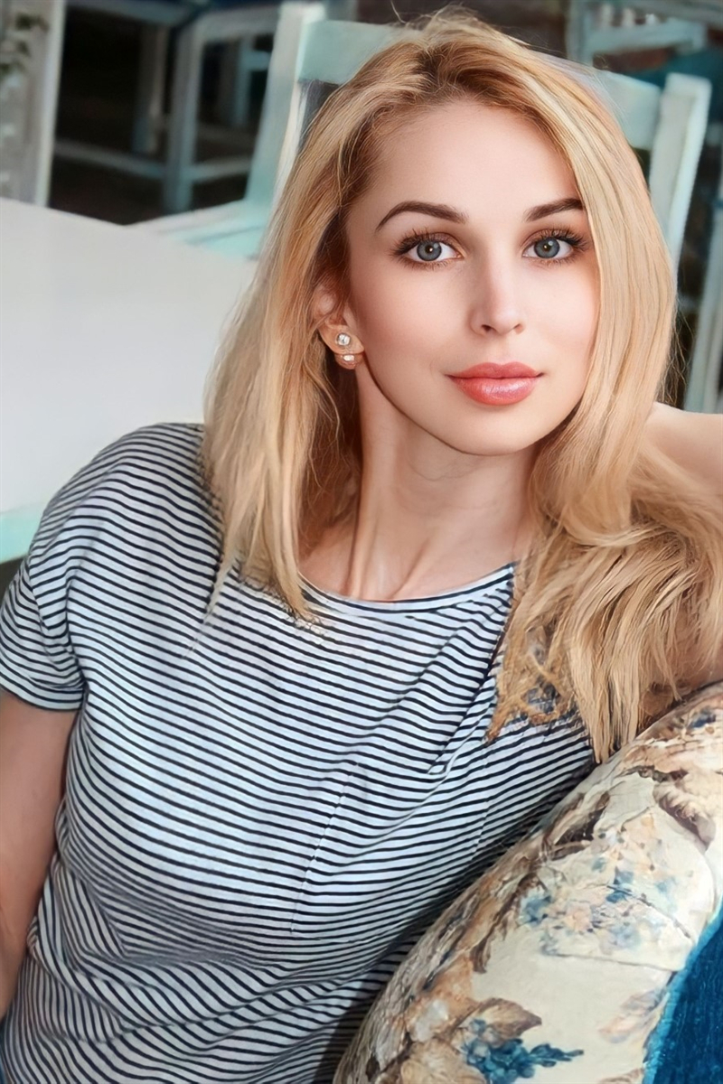 Beautiful german woman Julia from Bonn with Blonde hair 42yo - ID ...