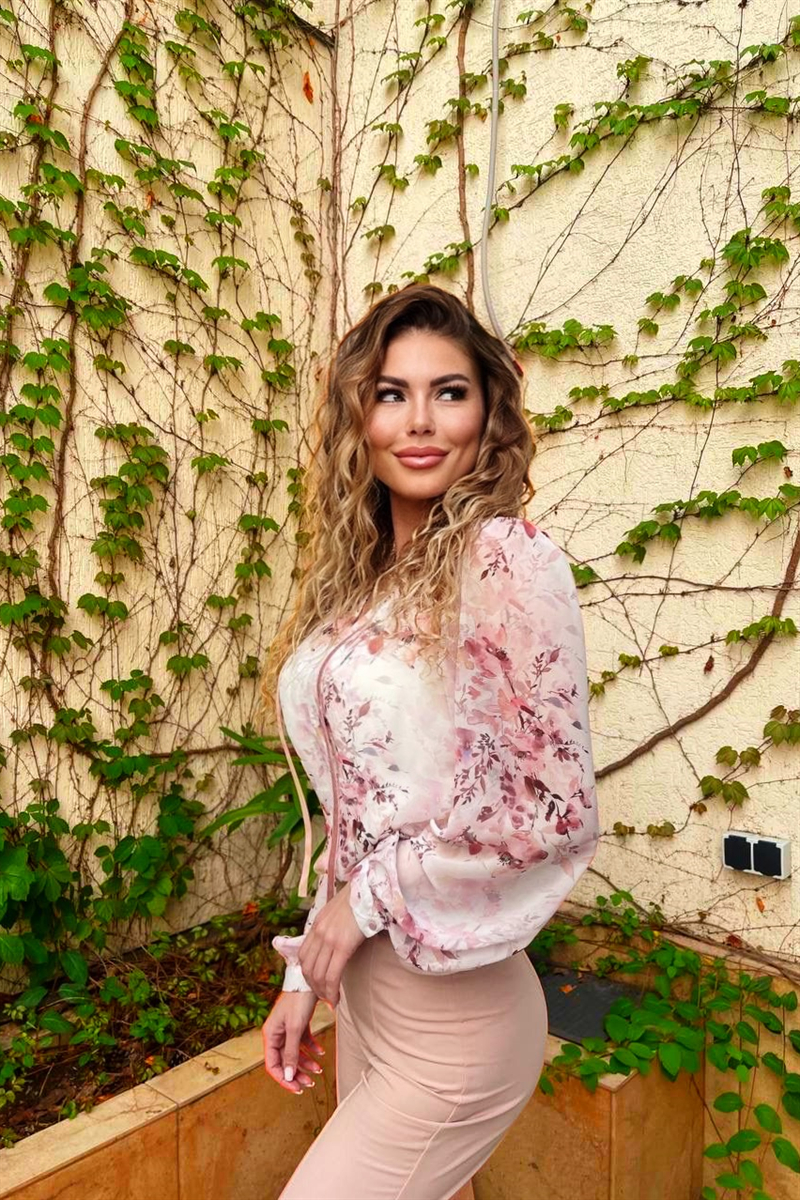 Charming Alexandra (37 y.o.) from Odessa with Light Brown hair - ID 281165 | LadaDate