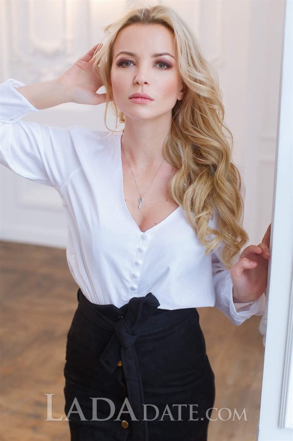 Gorgeous Elena 39 Y O From Kiev With Blonde Hair Id 213307 Ladadate