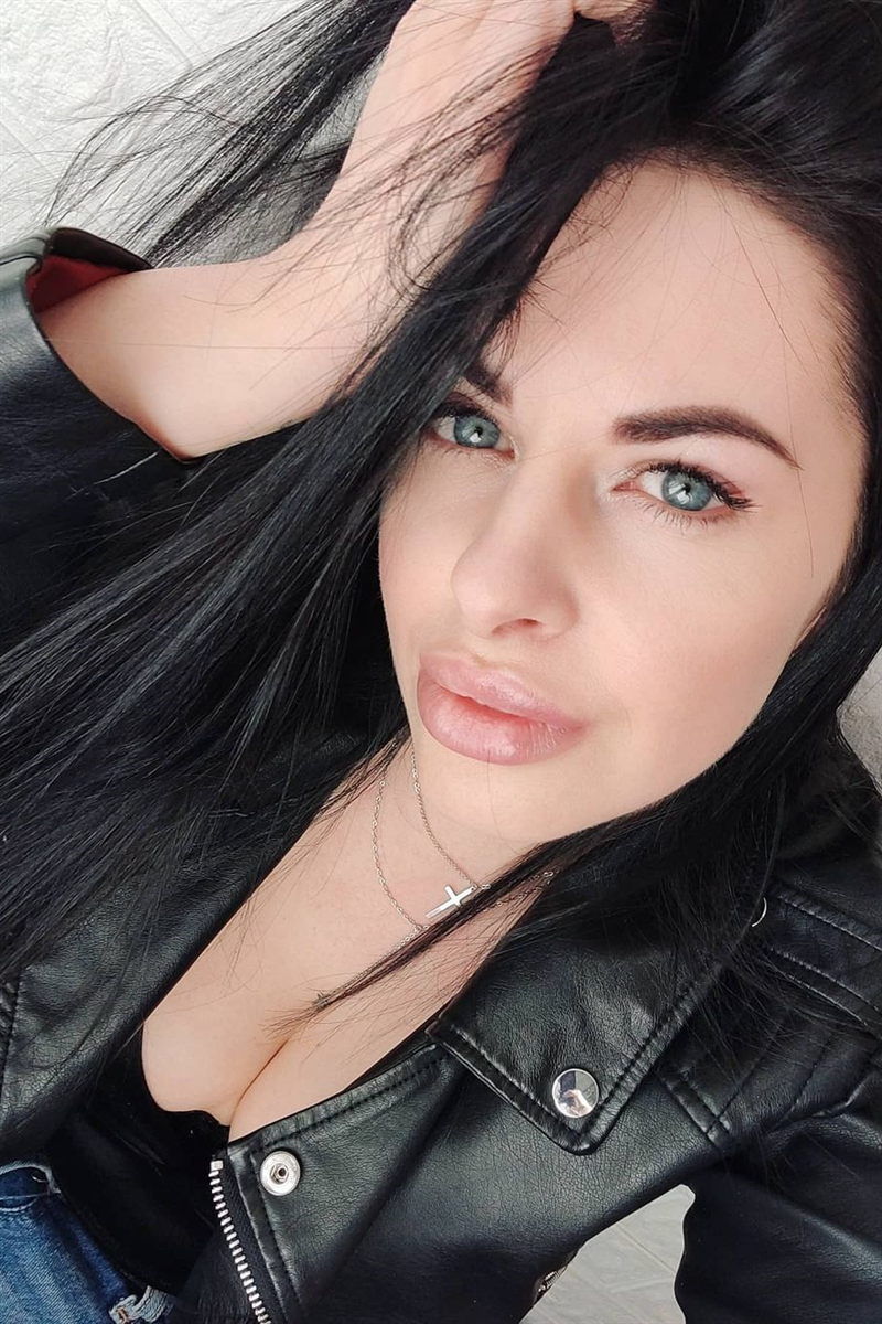 Beautiful Marina (36 y.o.) from Kiev with Black hair - ID 837108 | LadaDate