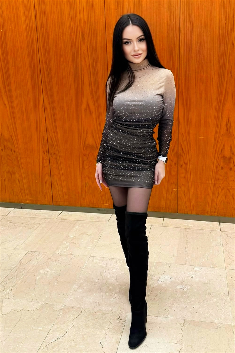 Czech girl Elena from Prague with Dark Brown hair 30yo - ID 913948 ...