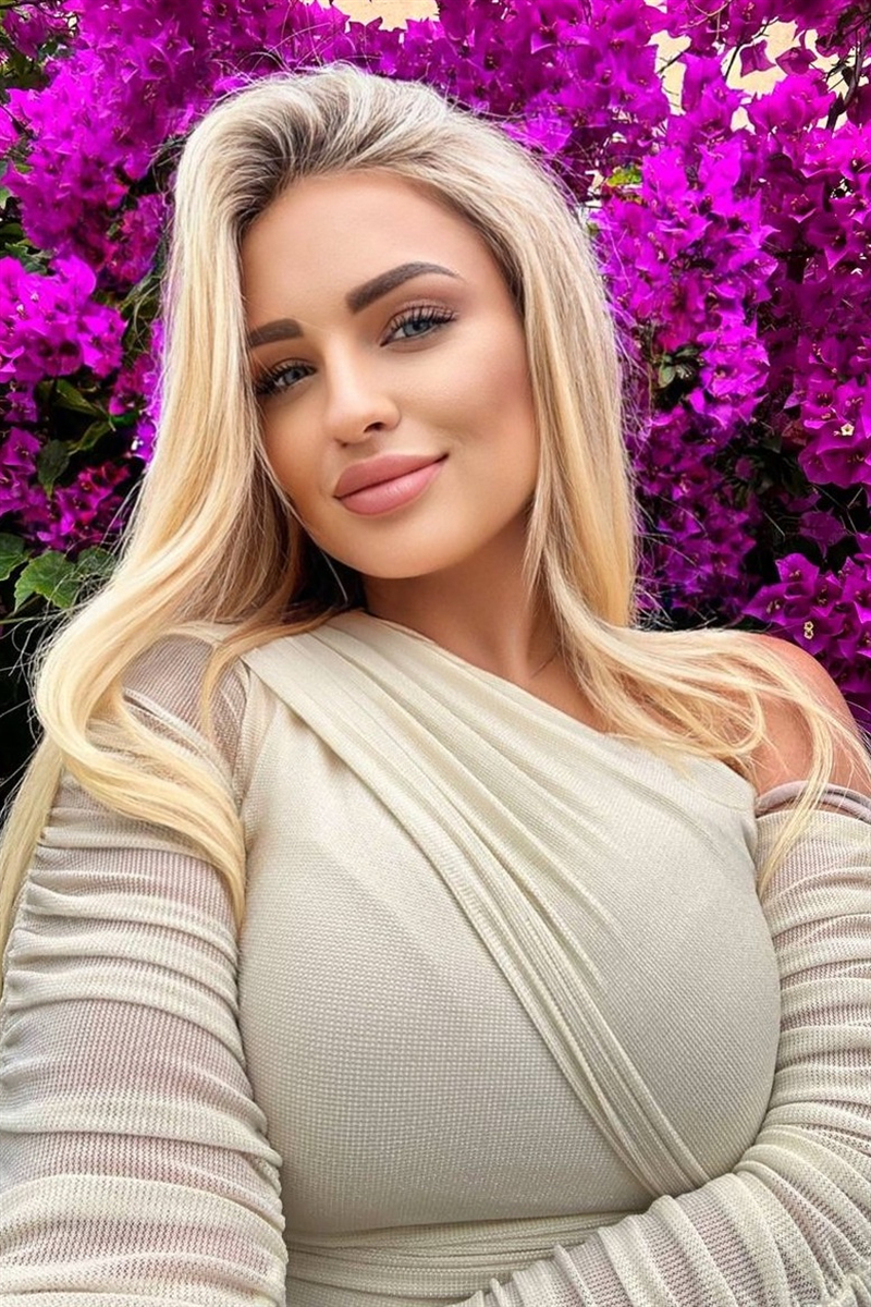 Beautiful Yulia (31 y.o.) from Los Angeles with Blonde hair - ID 719618 ...