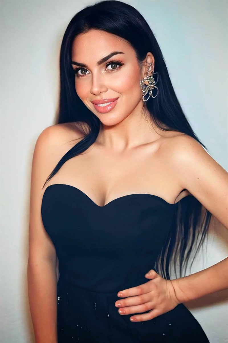 Wonderful Anna (36 y.o.) from Zurich with Black hair - ID 407153 | LadaDate