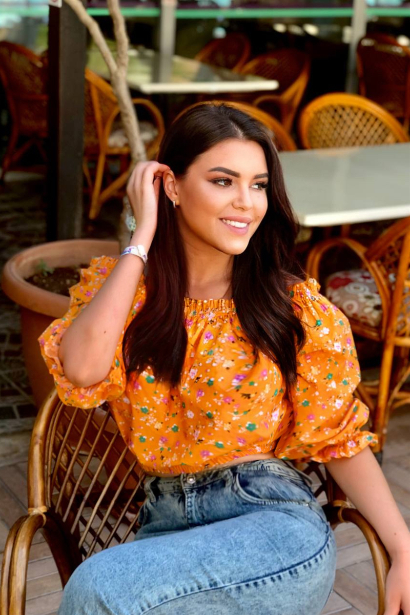 Wonderful Alina (27 y.o.) from Poltava with Dark Brown hair - ID 195818 ...