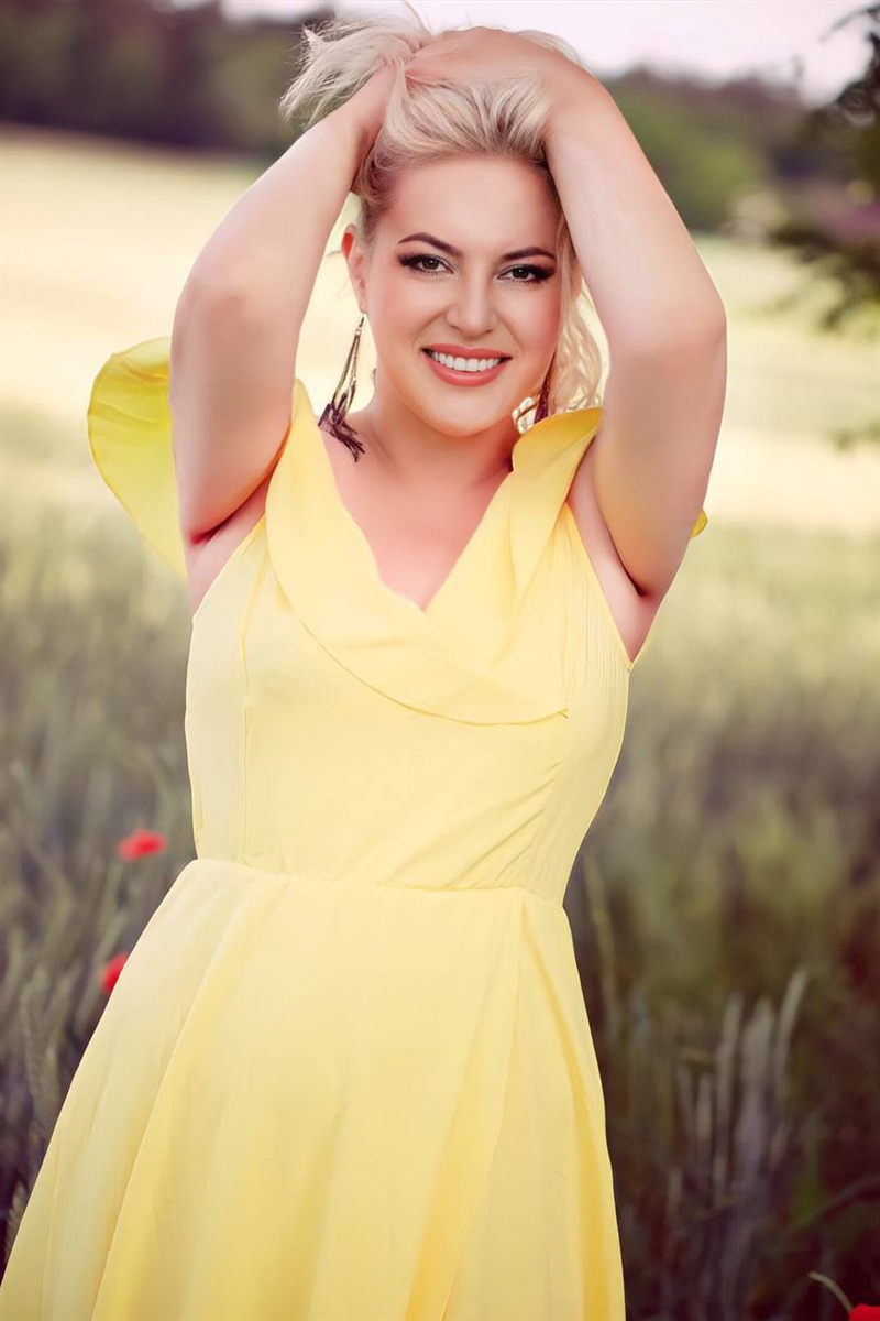 Beautiful Yulia 43 Y O From Kiev With Dark Brown Hair Id 491255
