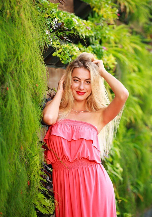 Beautiful Irena (32 y.o.) from Zaporozhye with Light Brown hair - ID ...