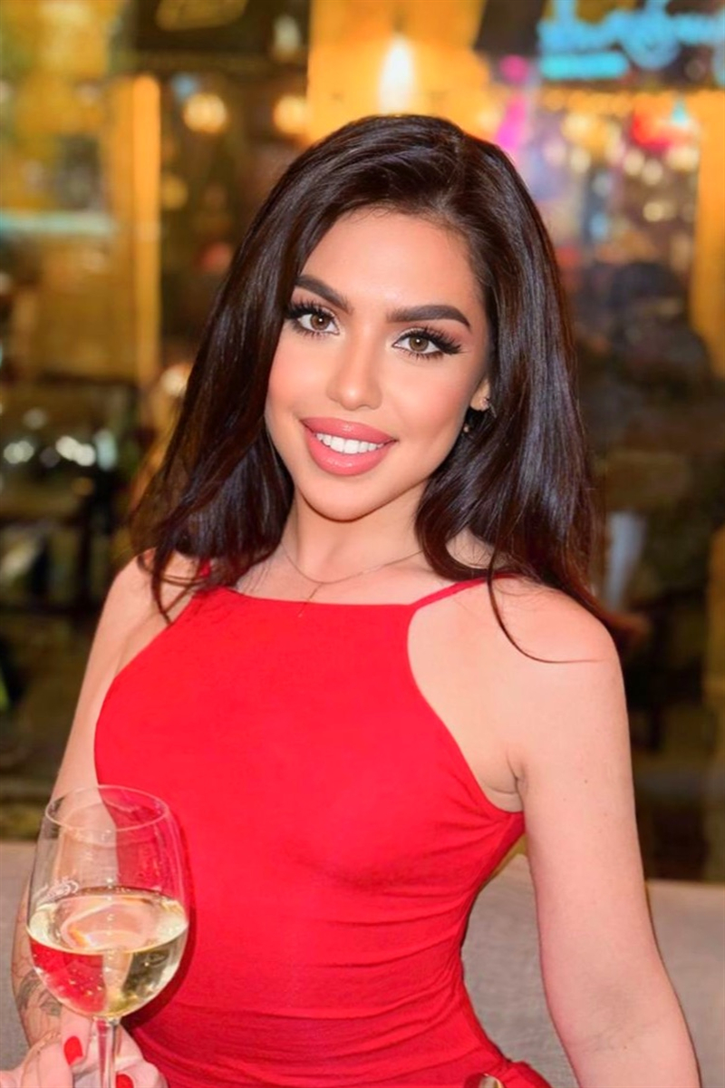 Gorgeous Alina (25 y.o.) from Paris with Dark Brown hair - ID 235119 ...